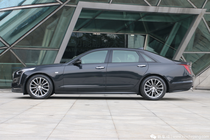 实拍凯迪拉克新款CT6运动版：全新2.0T动力+10AT上阵