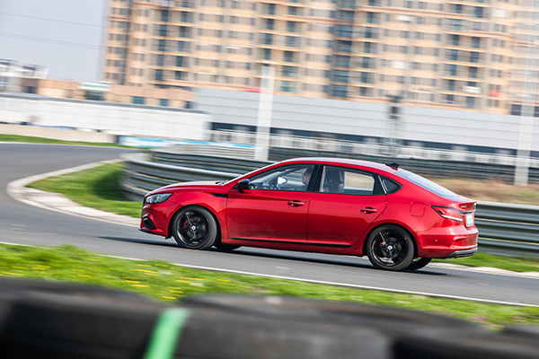 MG6 PHEV Trophy版:动力get/牌照get,这是辆双赢的车