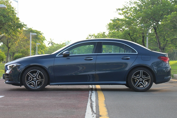 奔驰A200L超深度车评 :浓墨重彩解剖奔驰小弟,有啥发现？