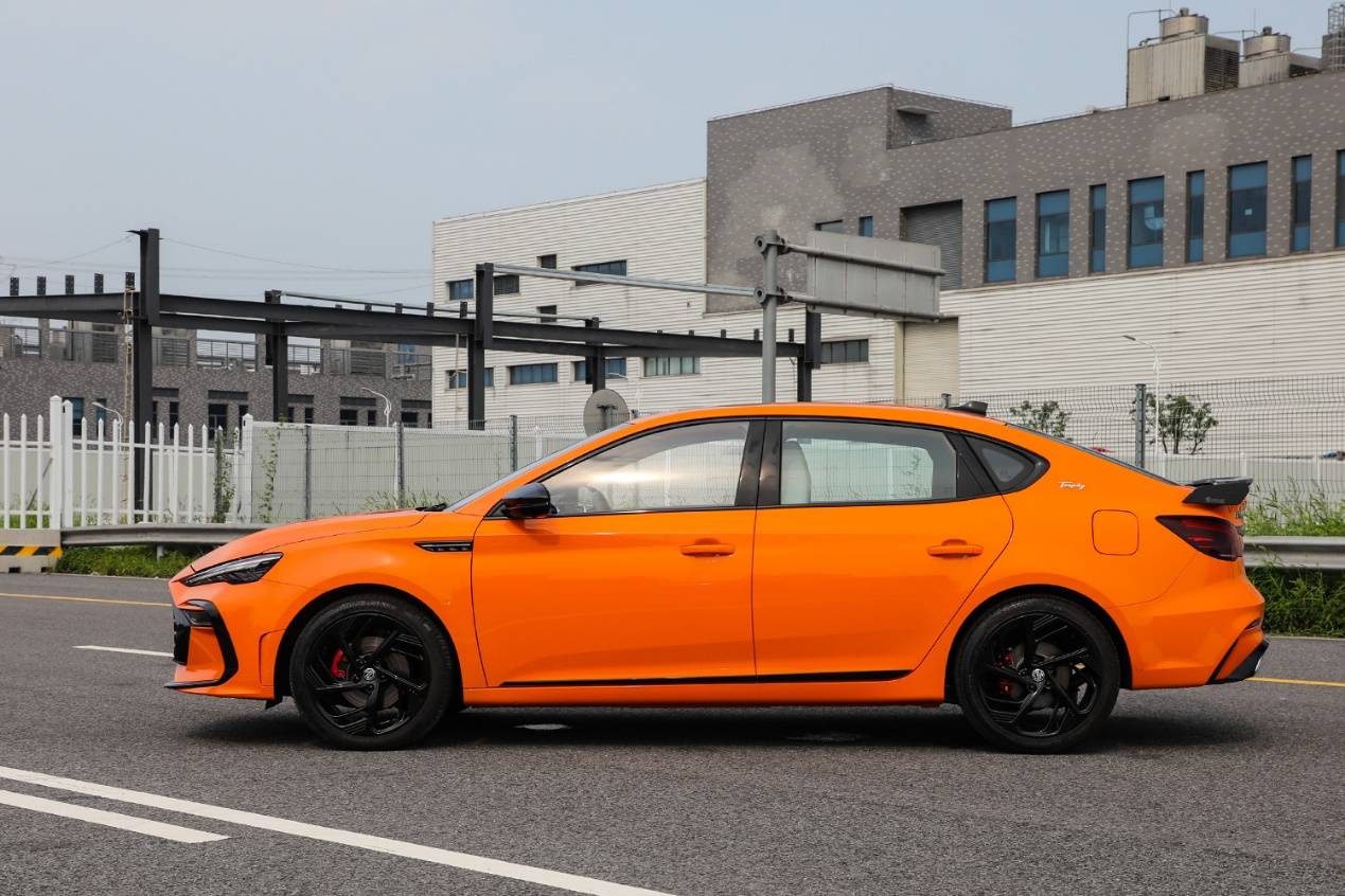 集结号-10万级运动轿跑标杆，第三代MG6PRO上市，9.78万起售