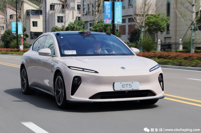 60万的ET5，能跑1000km？蔚来半固态电池暑期上线