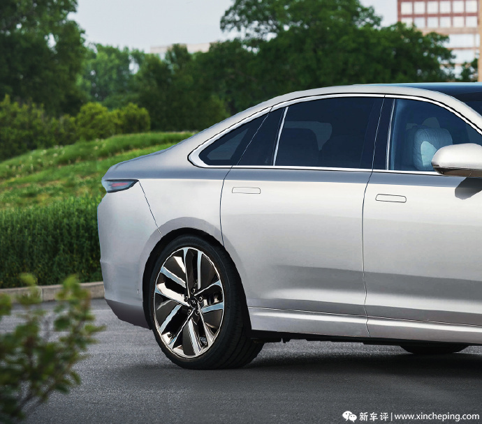 20万起！硬刚蔚来ET5？理想L5或定位轿车