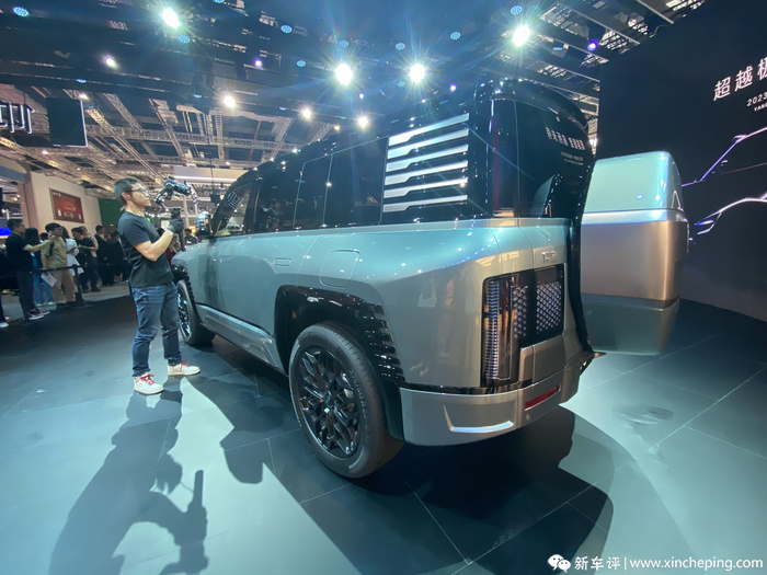 预售109.8万，国产新能源天花板！仰望U8/U9亮相上海车展