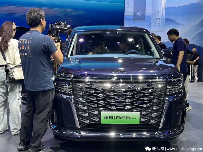 2023成都车展：用户共创+鸿蒙座舱，江淮瑞风RF8正式亮相