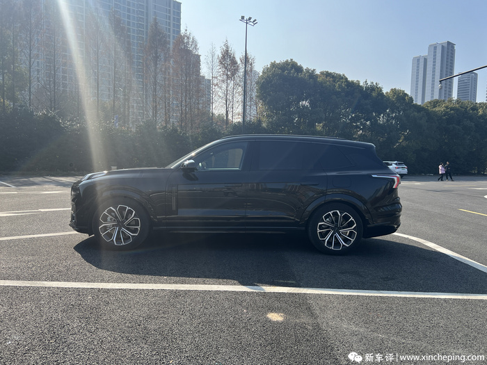 六/七座+双腔空悬+190km纯电续航!领克09EM-P售30.78万起