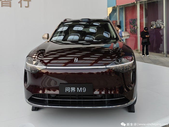 标配4激光雷达+五座后排零重力，25款问界M9 46.98万起