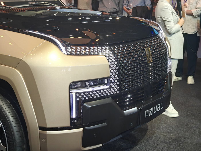 加长200mm、土豪金！仰望U8L亮相上海车展