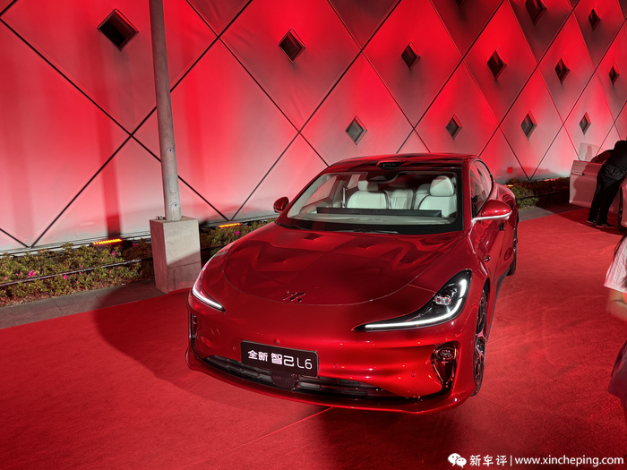 标配800V+后轮转向+激光雷达，全新智己L6预售21.99万起