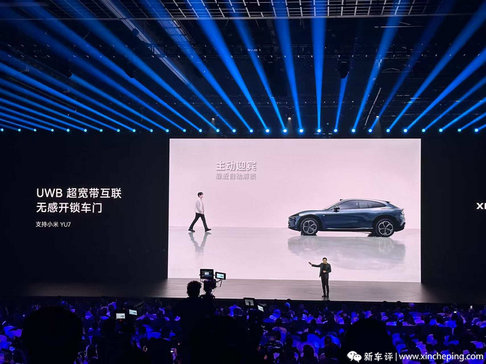 直指Model Y！天际屏+835km续航，小米YU7正式亮相