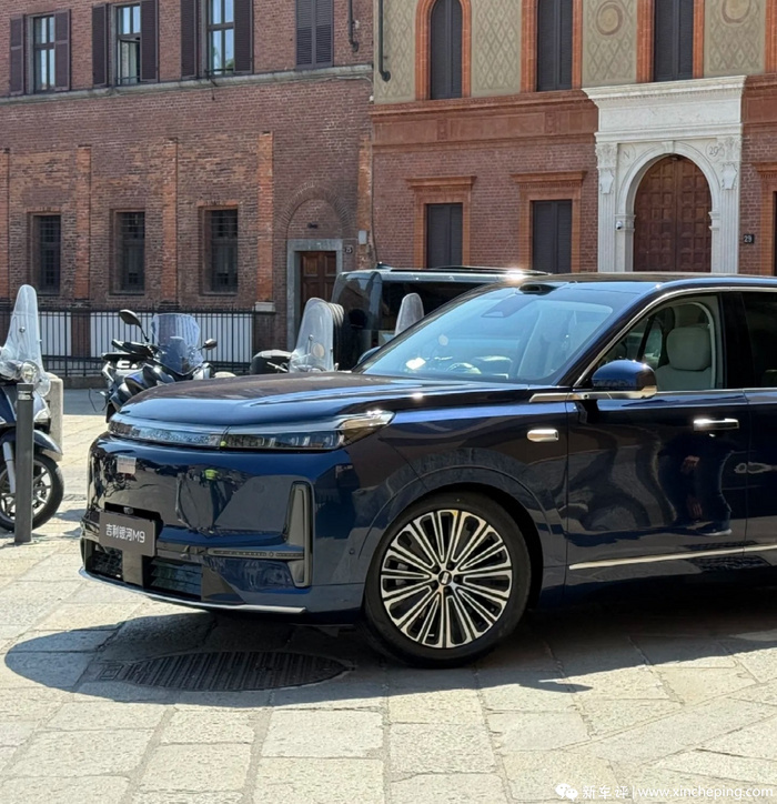 吉利银河M9实拍，1500km续航+4.8L亏电油耗，年内上市