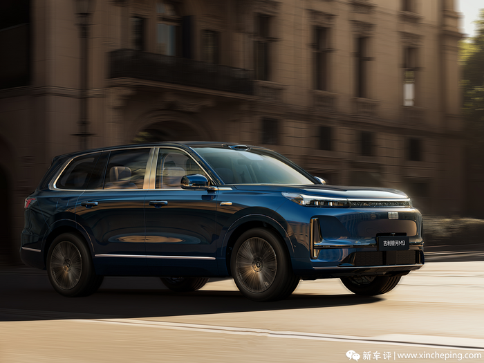 吉利银河M9实拍，1500km续航+4.8L亏电油耗，年内上市