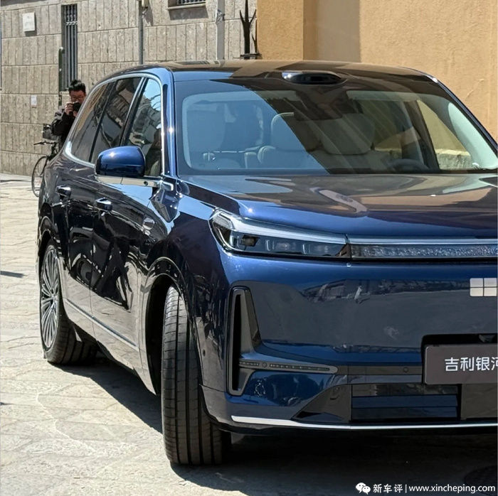 吉利银河M9实拍，1500km续航+4.8L亏电油耗，年内上市